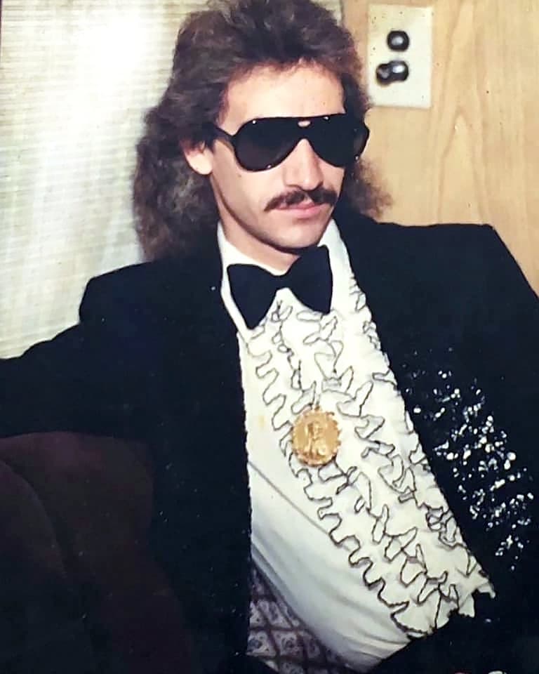 El Buki cumple 63 años y así ha cambiado a lo largo de su exitosa ...