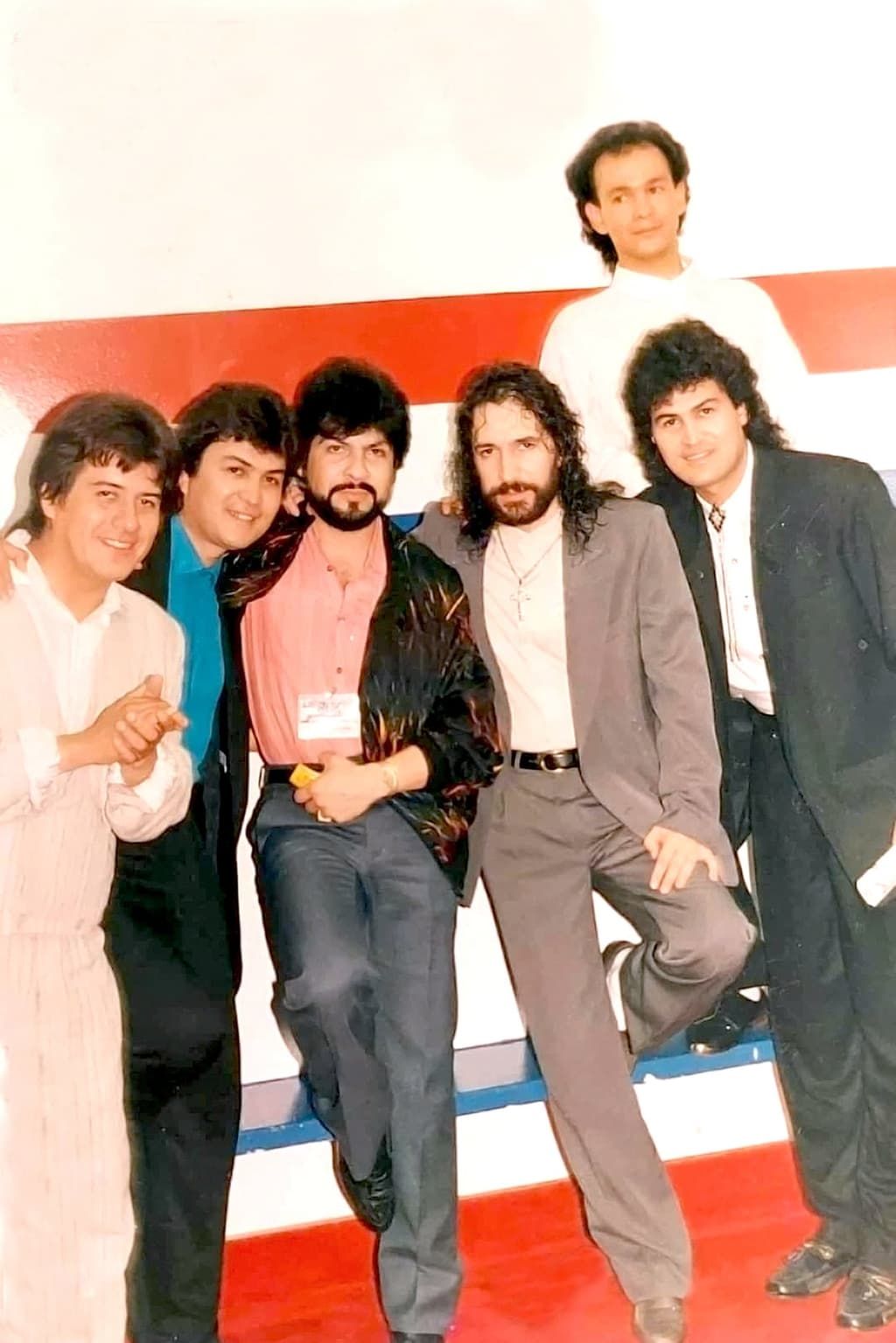 El Buki cumple 63 años y así ha cambiado a lo largo de su exitosa ...