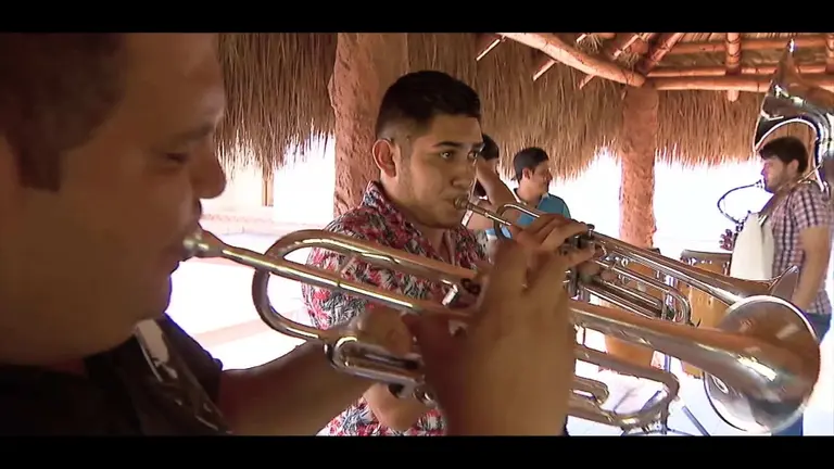 La novatada en Banda Todo Terreno | Shows Acceso Grupero | Bandamax