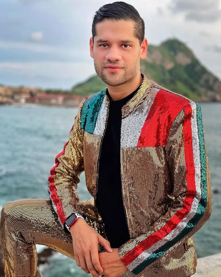 Alan Zamudio De Su Majestad Mi Banda El Mexicano Presume Su Voz Y