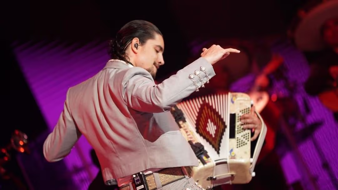 Alejandro Fernández Jr. da una probadita de cómo sonará su tema 'El ...