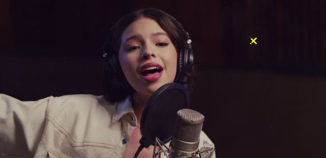 Ángela Aguilar estrena video del dueto que hizo con Juan Gabriel ...