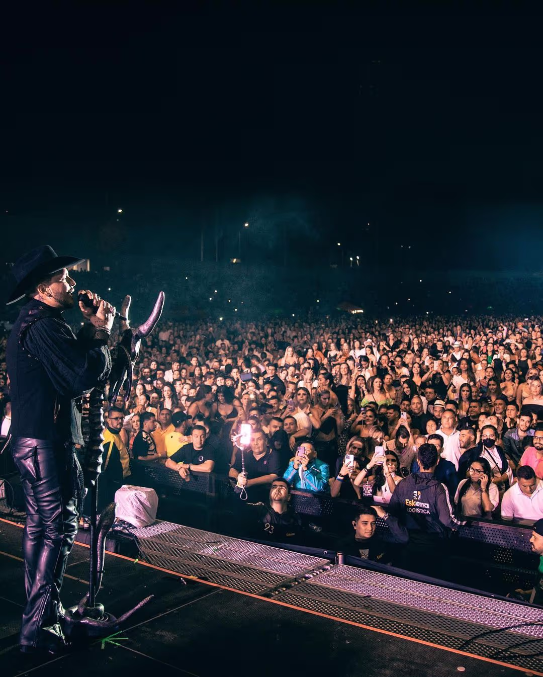 Christian Nodal retoma su 'Forajido Tour' con llenos totales | Shows ...
