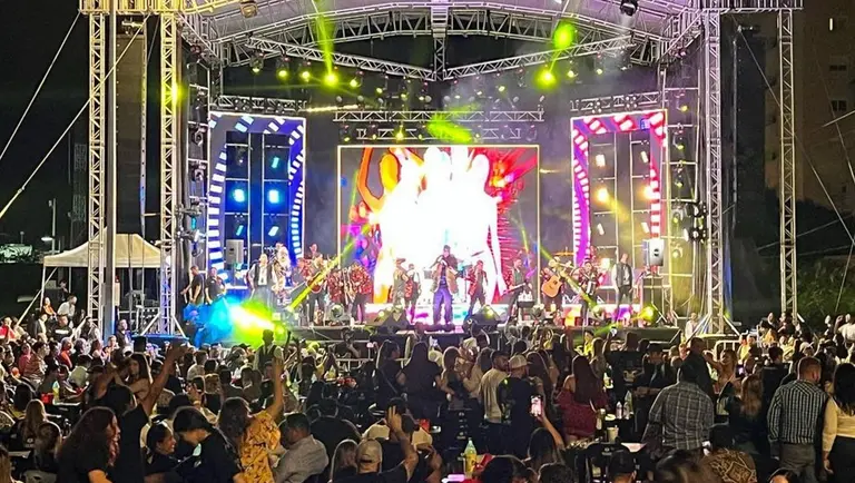 'El Flaco': Así fue su gran debut en su tierra Mazatlán, Sinaloa | Shows Bandamax Bandanews ...