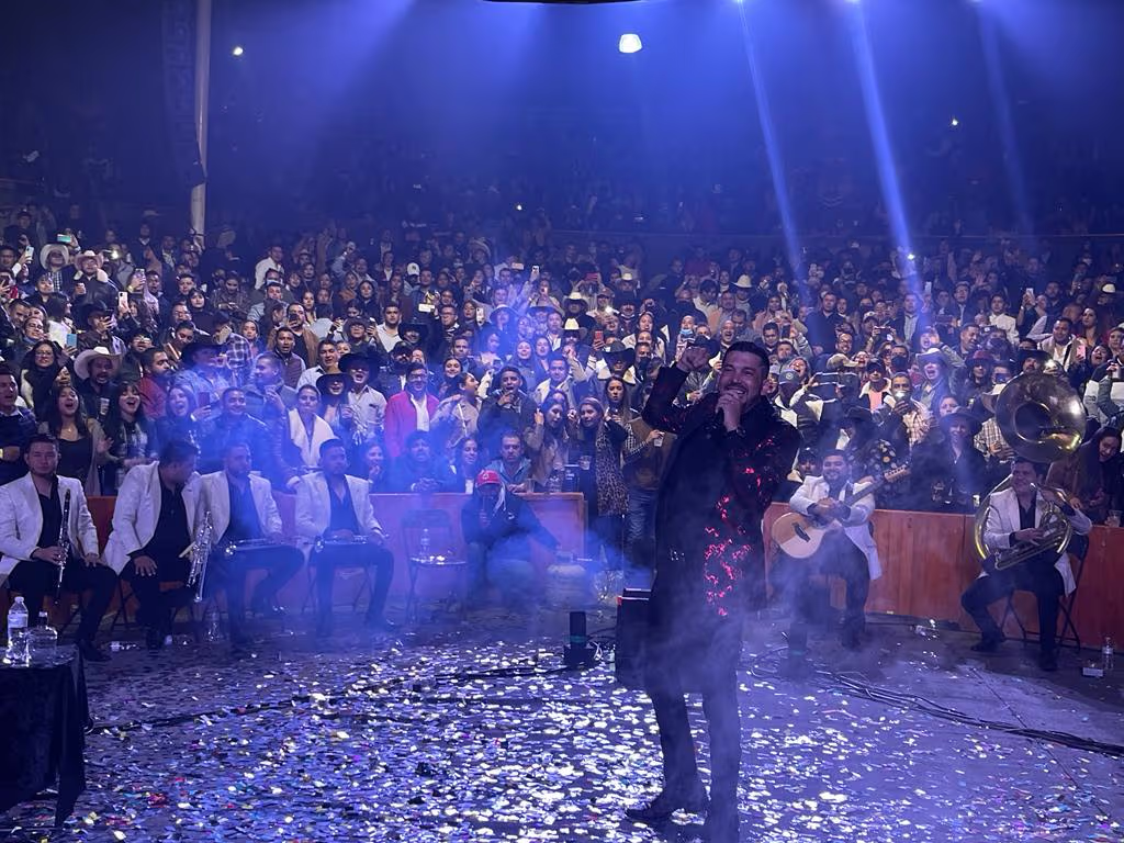 'El Flaco' debutó a lo grande en su primer palenque como solista ...
