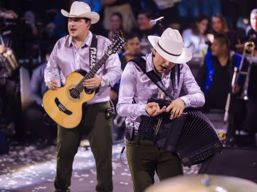 Grupo Arriesgado presume lleno total en su concierto en el Domo Care ...