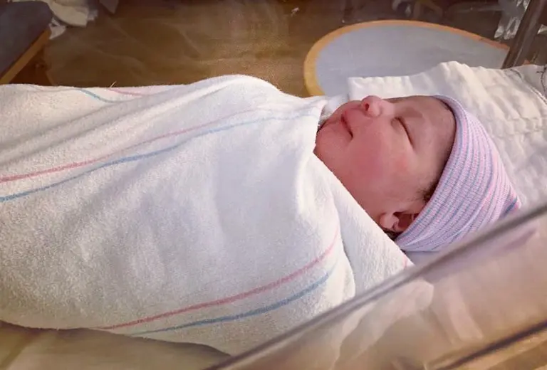 Las tiernas imágenes de Ángela, hija de Ángel del Villar, ex de Chiquis ...