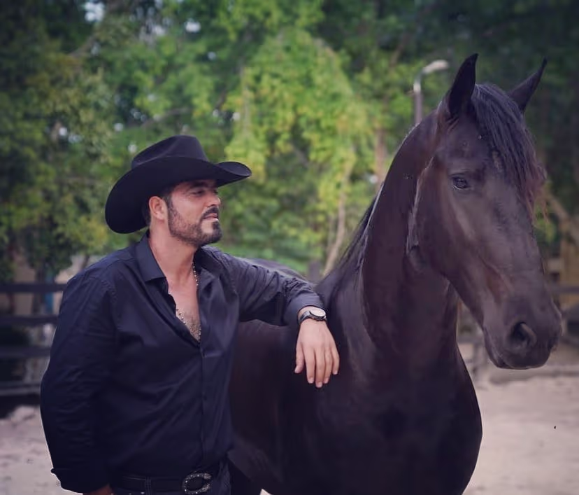 Pancho Ugalde, hermano de Ana Bárbara, lanzará un EP homenaje a Joan ...