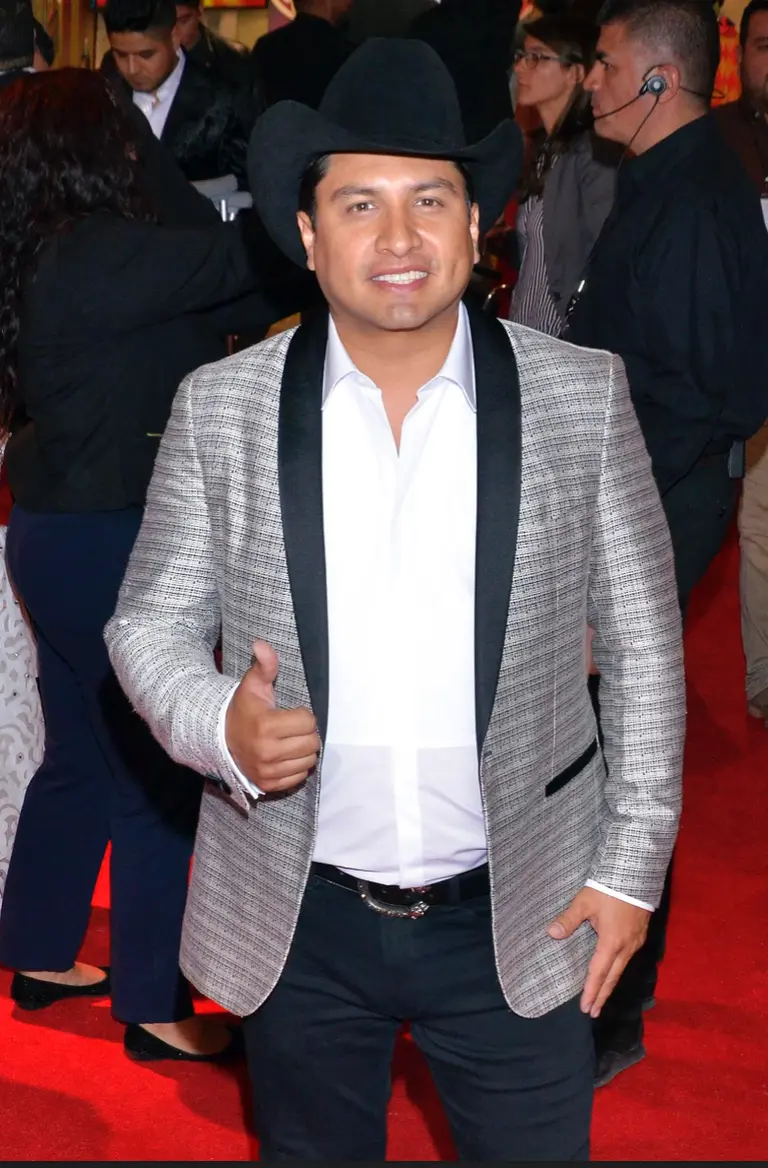 Julión Álvarez revela porque enfrentó solo sus problemas legales | Shows Noticias | Bandamax