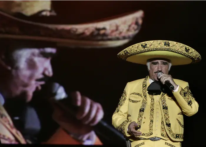 Vicente Fernández está preso ‘En la cárcel de tu adiós’ | Shows Noticias | Bandamax