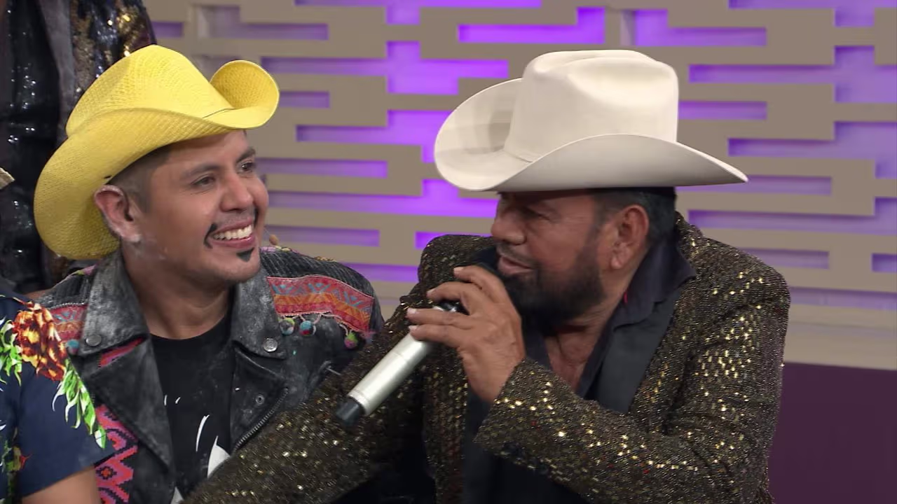Josecito León y Su Internacional Banda Roja en 'De Aquí... Pa'rriba ...