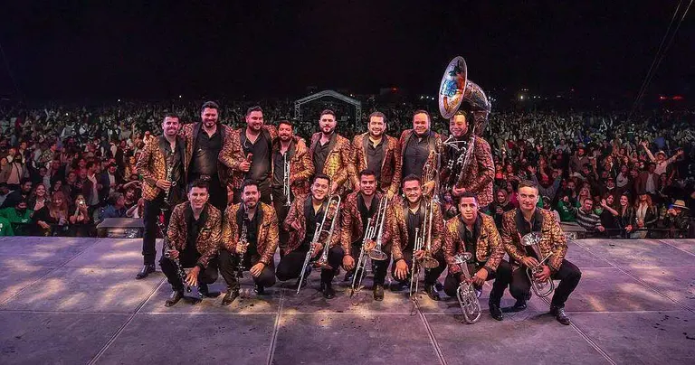Banda MS salió a las calles de Ensenada para compartir su música ...